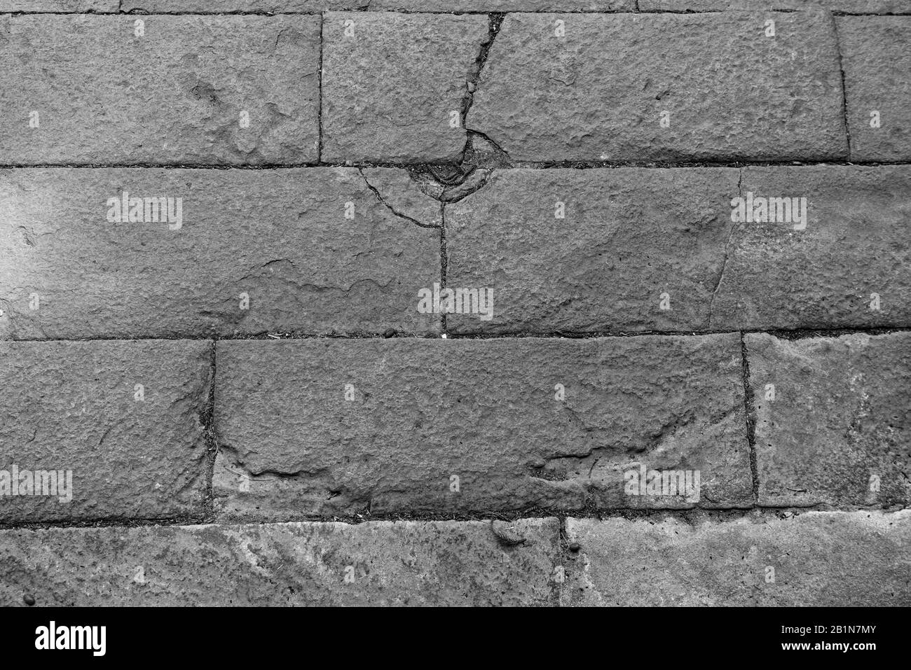 White rock path hi-res stock photography and images - Alamy