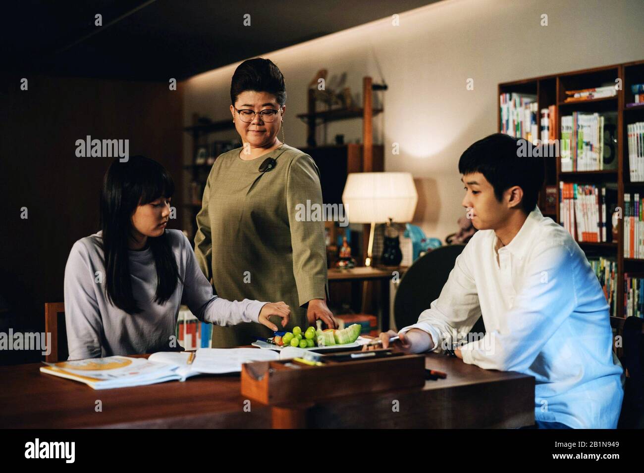 PARASITE, (aka GISAENGCHUNG), from left: JUNG Ji-so, LEE Jeong-eun ...