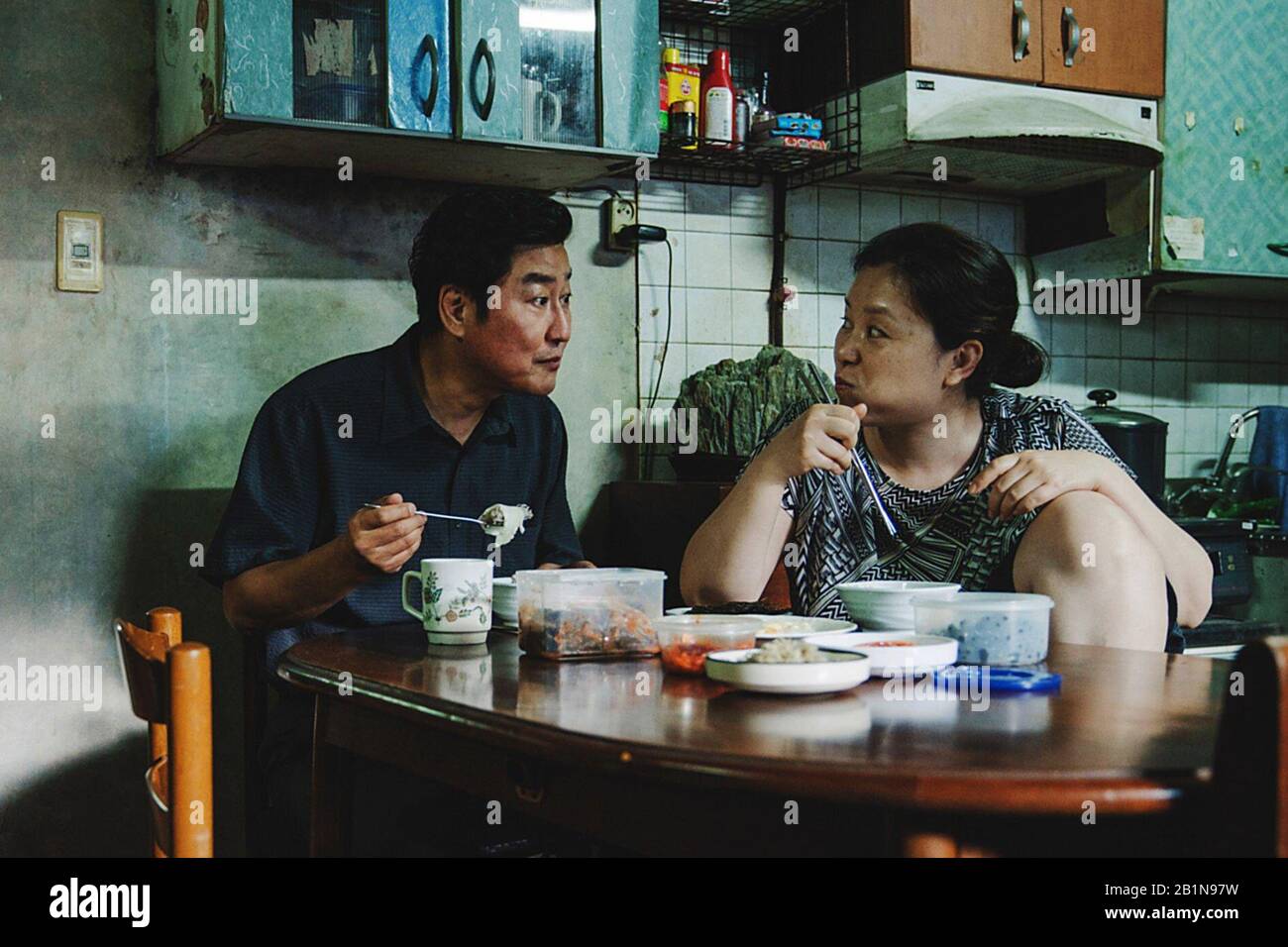 PARASITE, (aka GISAENGCHUNG), from left: SONG Kang-ho, JANG Hye-jin ...