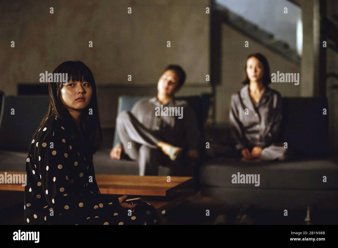 PARASITE, (aka GISAENGCHUNG), from left: JUNG Ji-so, LEE Sun-kyun, JO ...