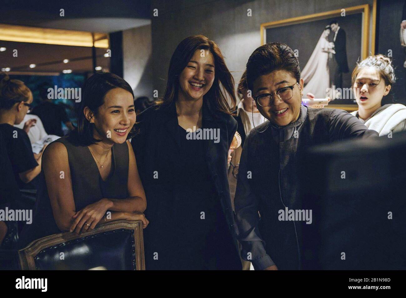 PARASITE, (aka GISAENGCHUNG), foreground from left: JO Yeo-jeong, PARK So-dam, LEE Jeong-eun, on ...