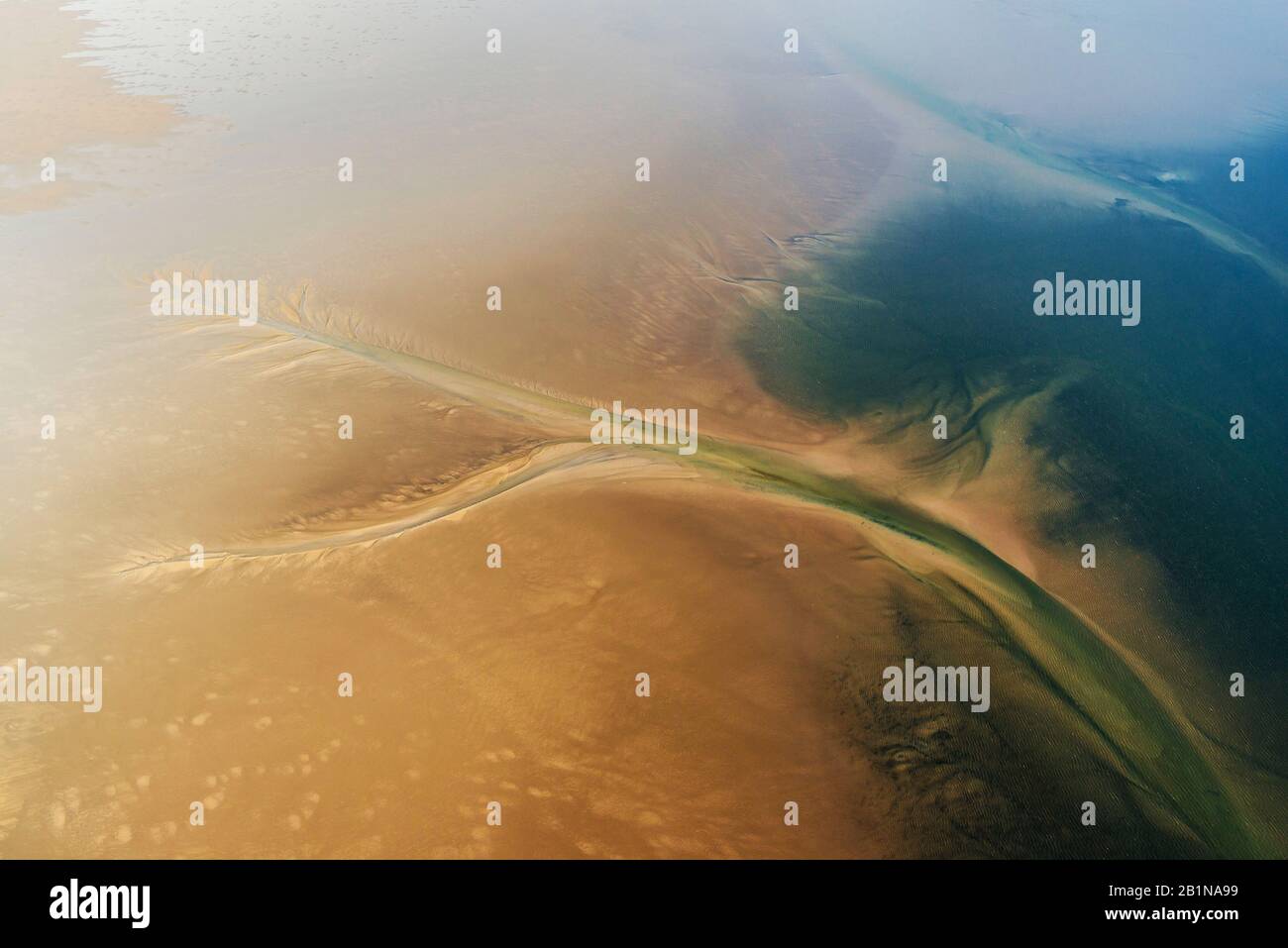 Sand bank in the flat ocean hi-res stock photography and images - Alamy
