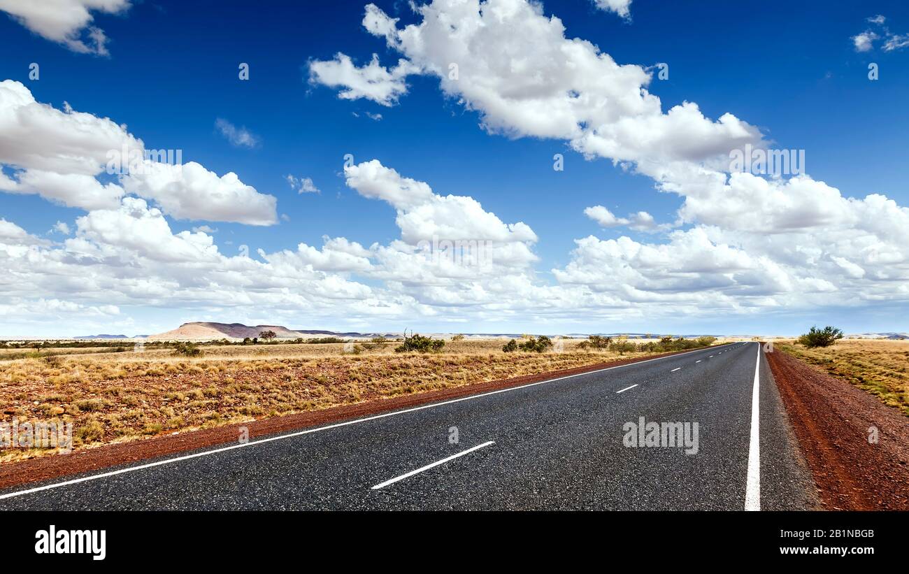 raod in the Australian outback, Australia Stock Photo - Alamy