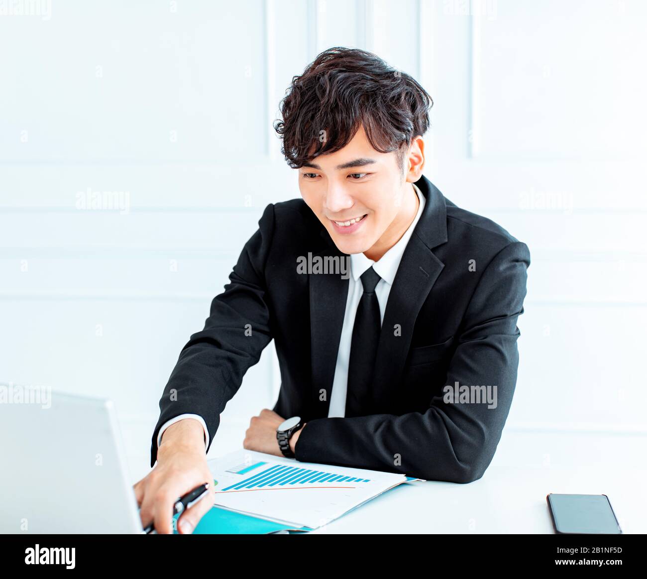 Man sitting at his desk hi-res stock photography and images - Alamy