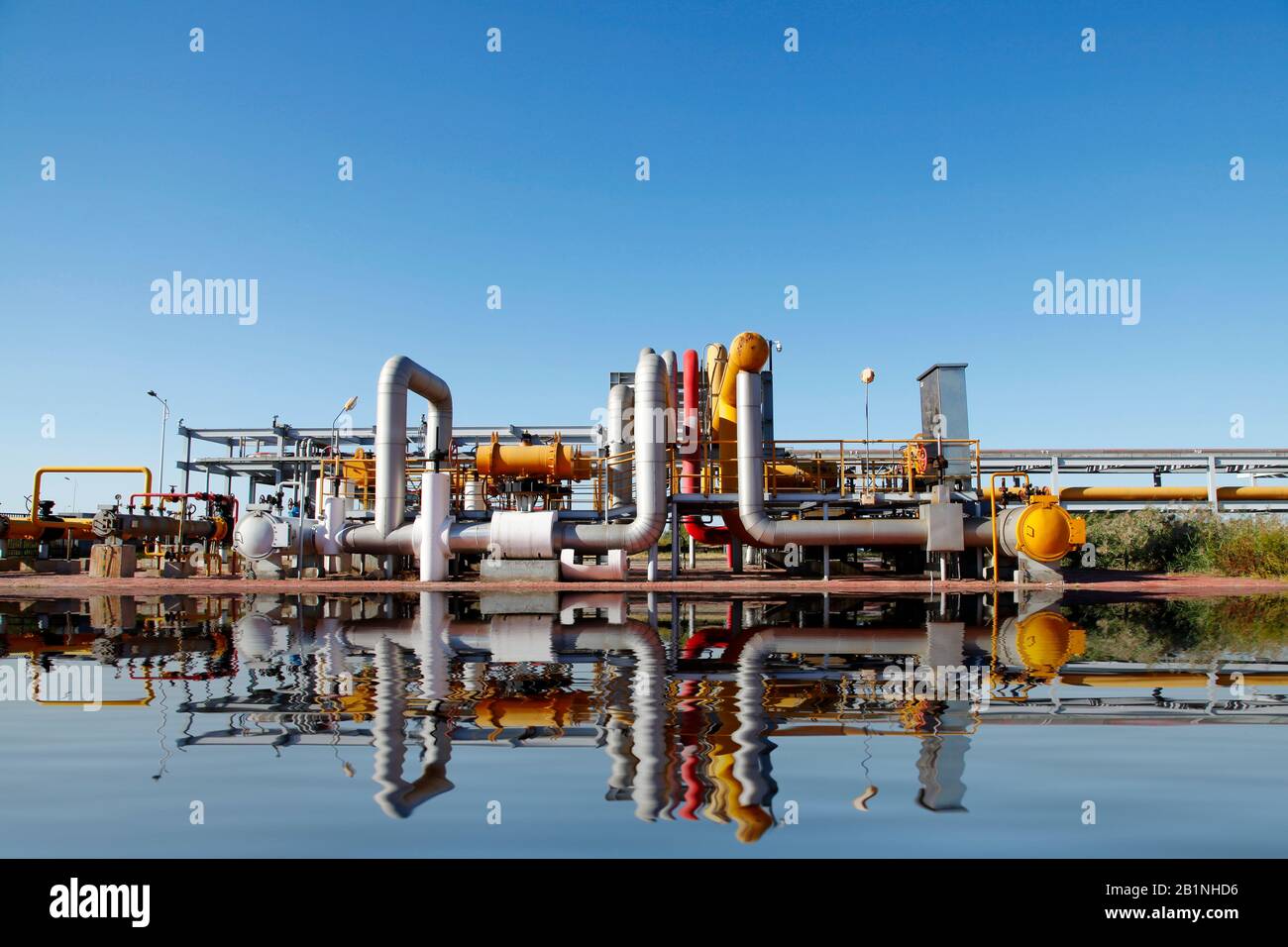 Oil field scene, oil pipelines and facilities Stock Photo - Alamy