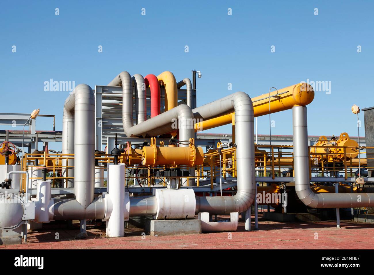 Oil field scene, oil pipelines and facilities Stock Photo - Alamy
