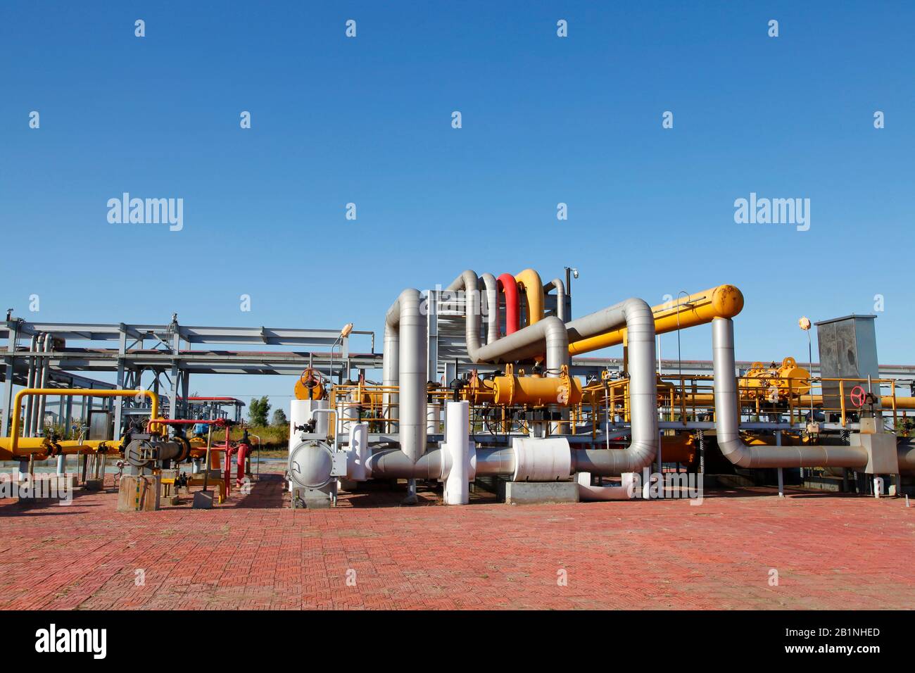 Oil field scene, oil pipelines and facilities Stock Photo - Alamy
