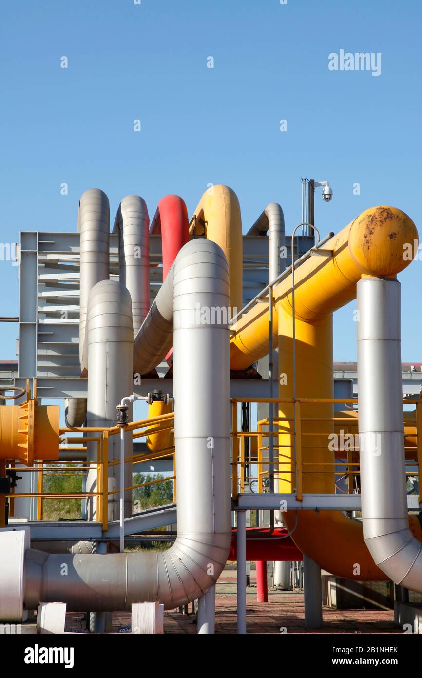 Oil field scene, oil pipelines and facilities Stock Photo - Alamy