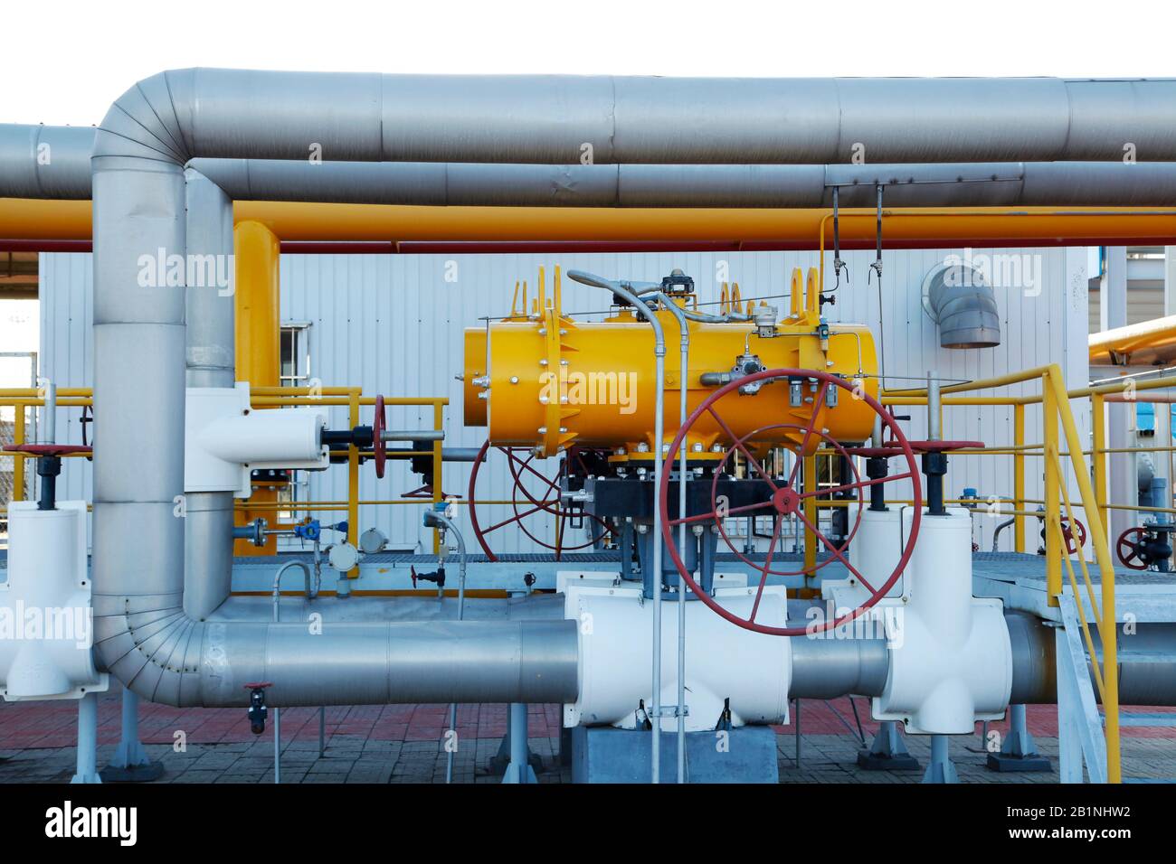 Oil field scene, oil pipelines and facilities Stock Photo - Alamy