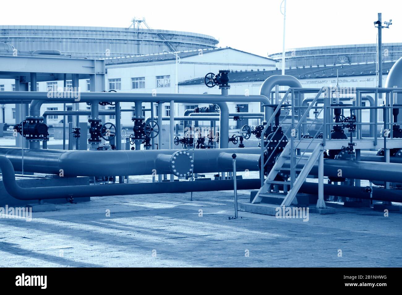 Oil field scene, oil pipelines and facilities Stock Photo - Alamy