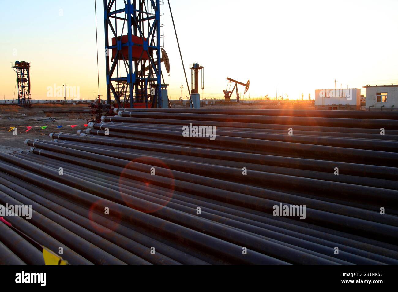 The silhouette of oilfield derrick Stock Photo - Alamy