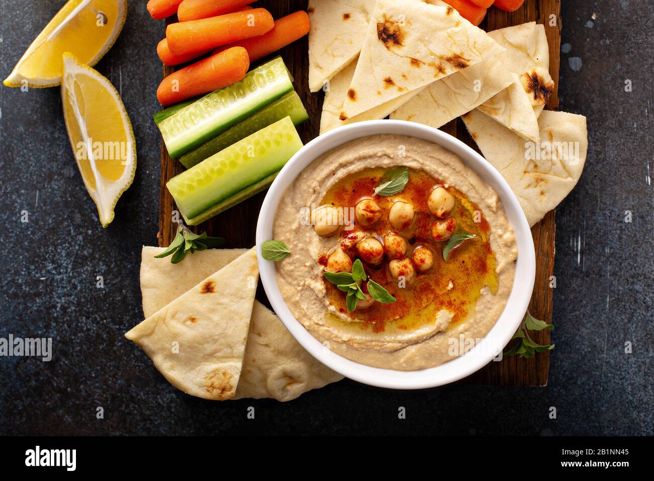 Homemade hummus with flatbread Stock Photo - Alamy