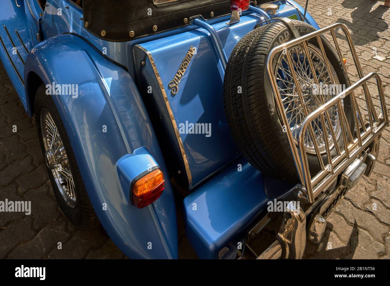 Vintage car in rally mumbai hi-res stock photography and images - Alamy