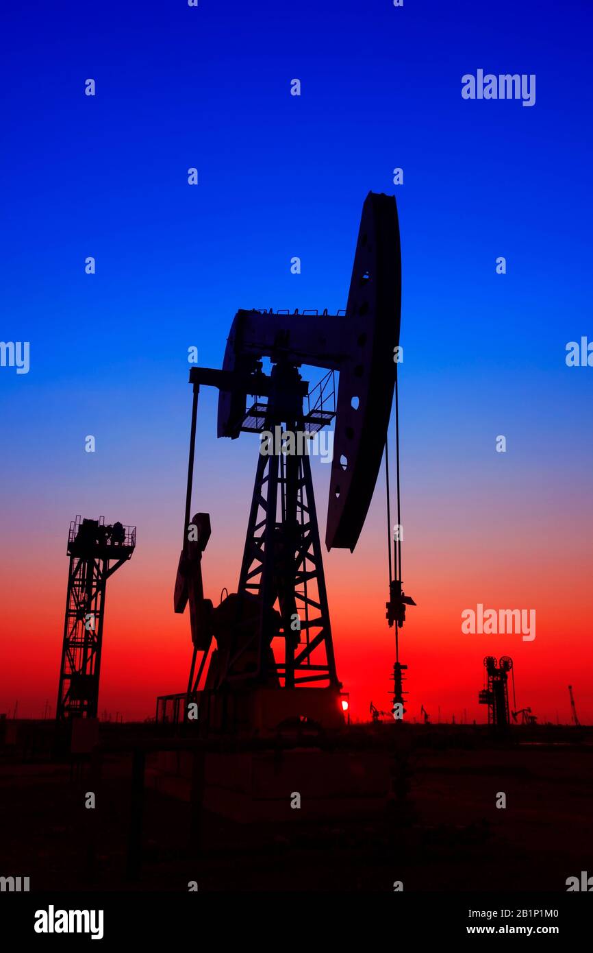 In the evening, the outline of the oil pump, it is very beautiful Stock ...