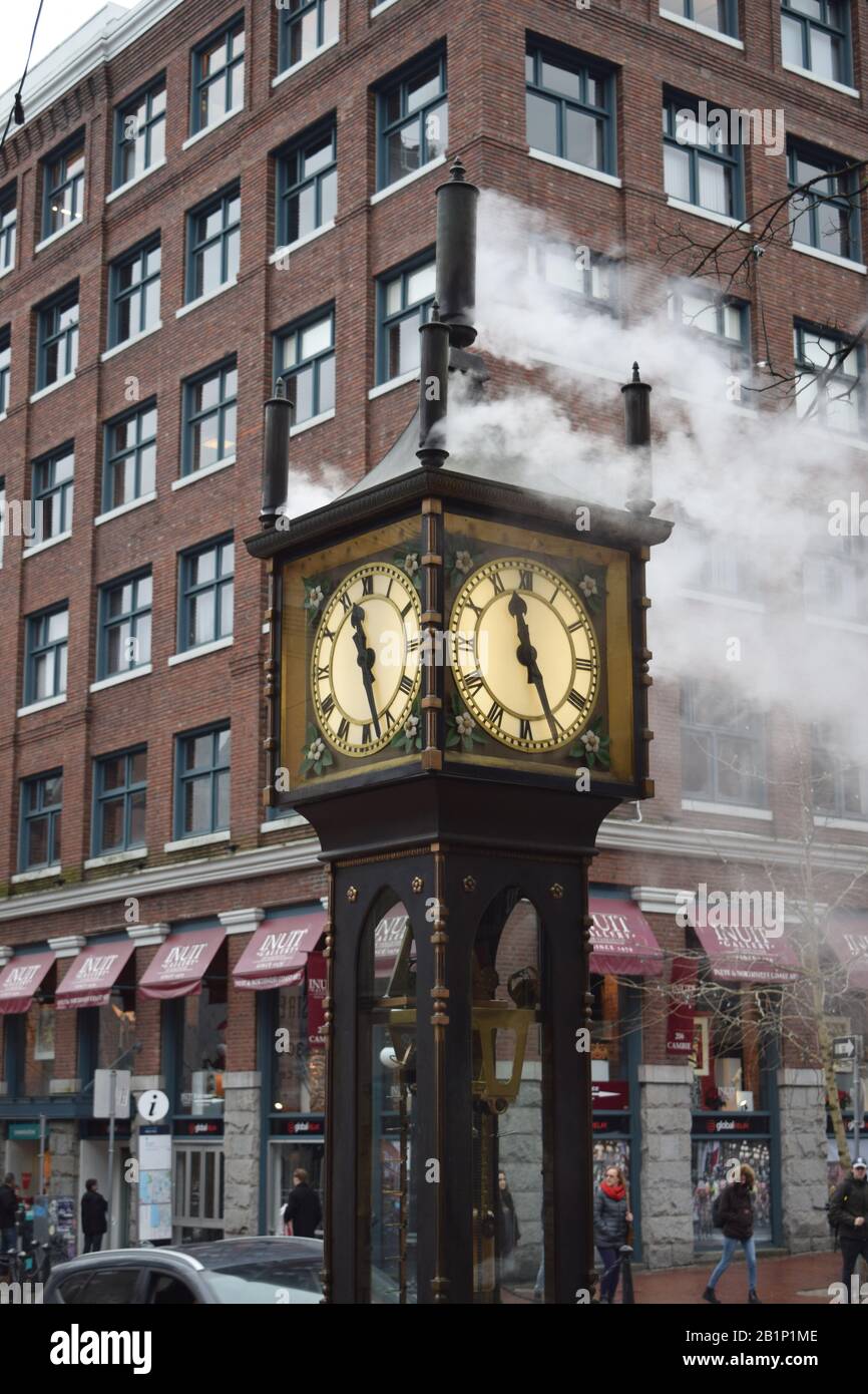 Gastown steam clock in Vancouver, British Columbia Stock Photo - Alamy