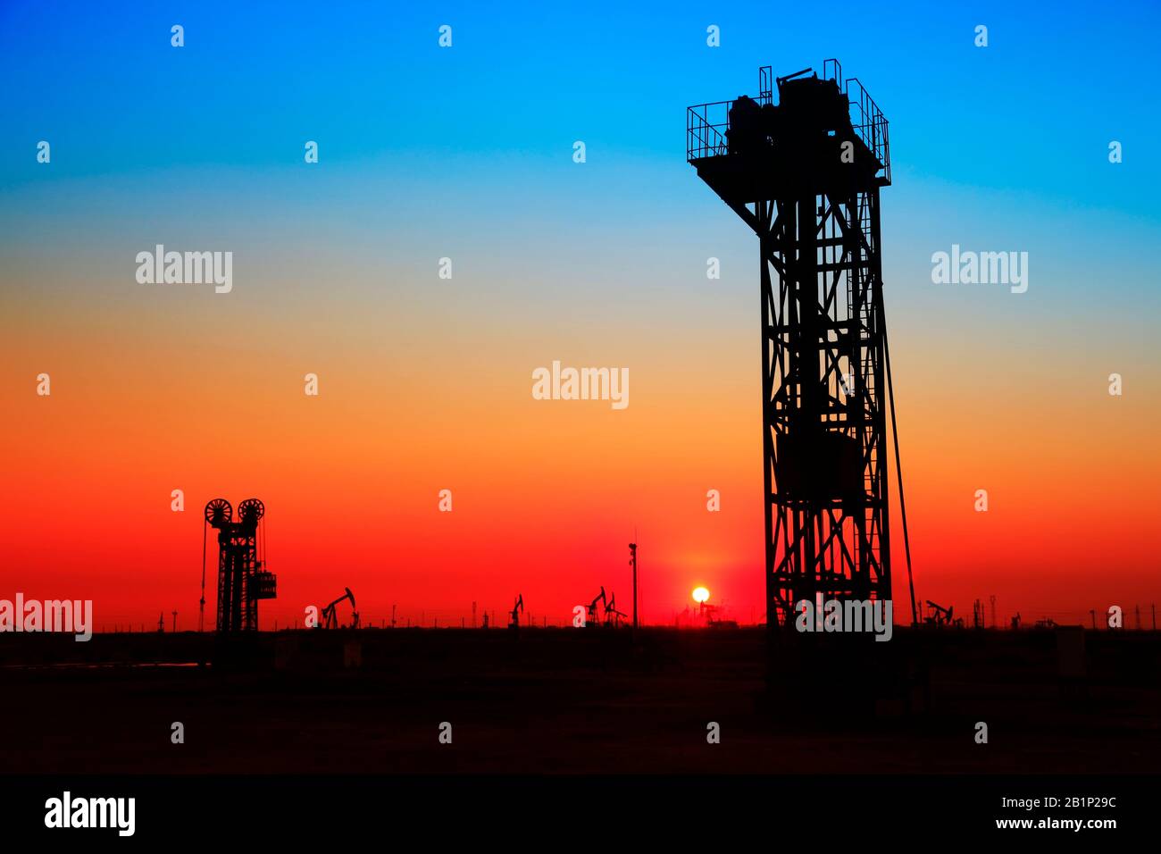 The silhouette of tower type pumping unit Stock Photo - Alamy