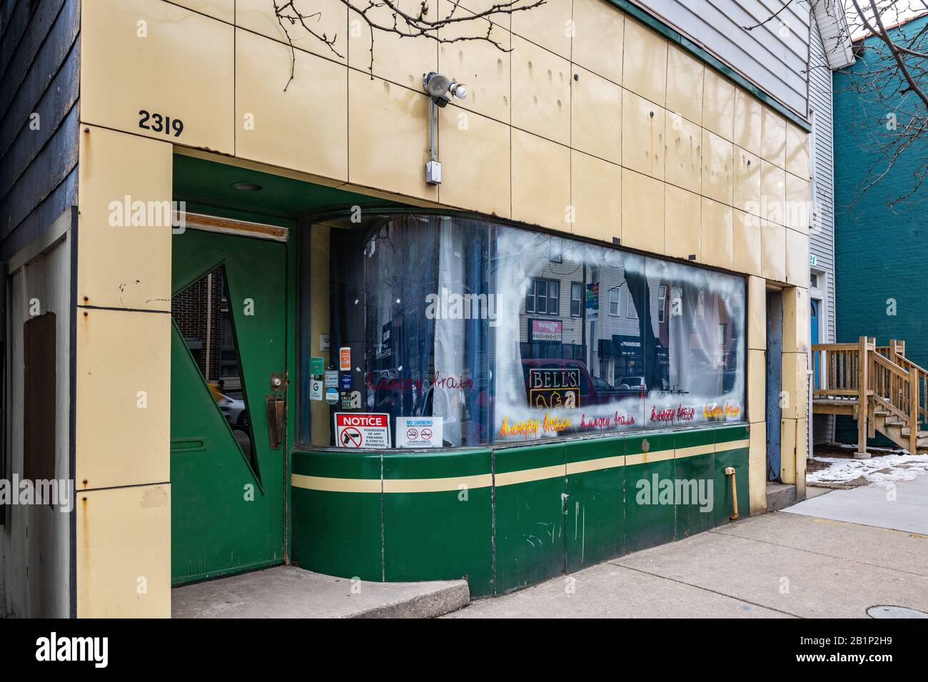 Hungry Brain bar in the Lakeview neighborhood Stock Photo - Alamy