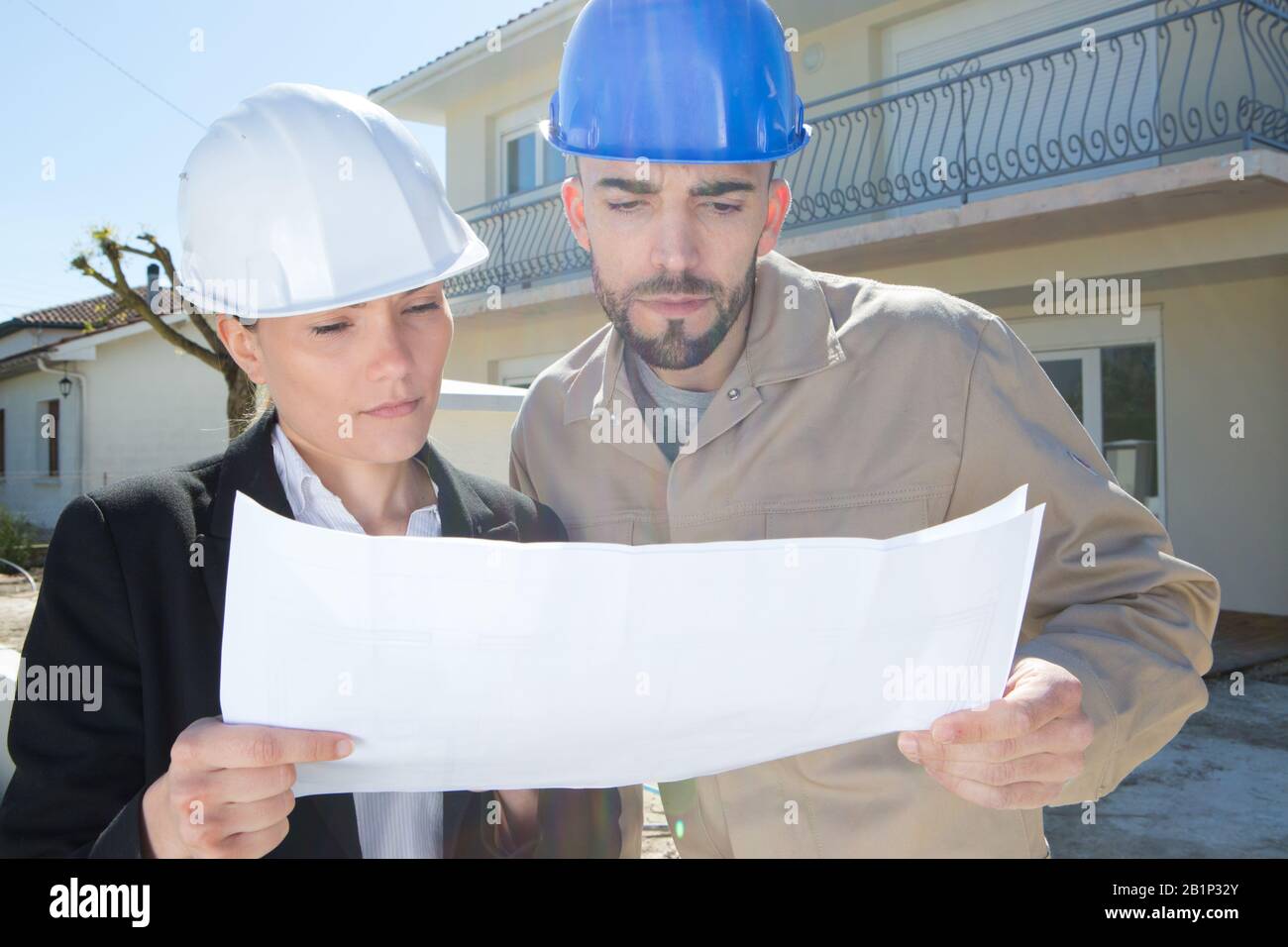 civil engineer and builder at construction site Stock Photo - Alamy