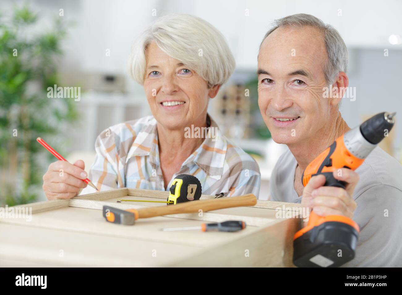 Good looking man diy hi-res stock photography and images - Alamy