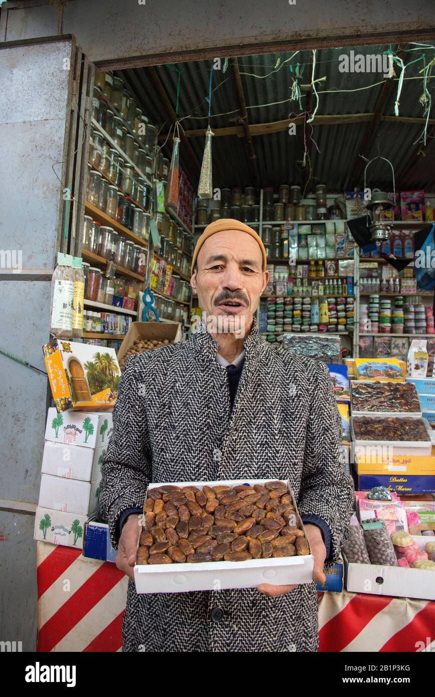 Fez morocco market pottery hi-res stock photography and images - Alamy