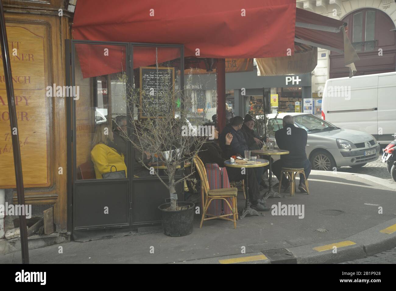 Cafe life hi-res stock photography and images - Alamy