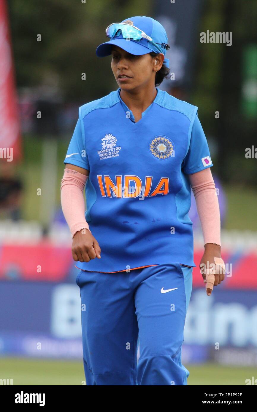 Indian women cricketer hi-res stock photography and images - Alamy