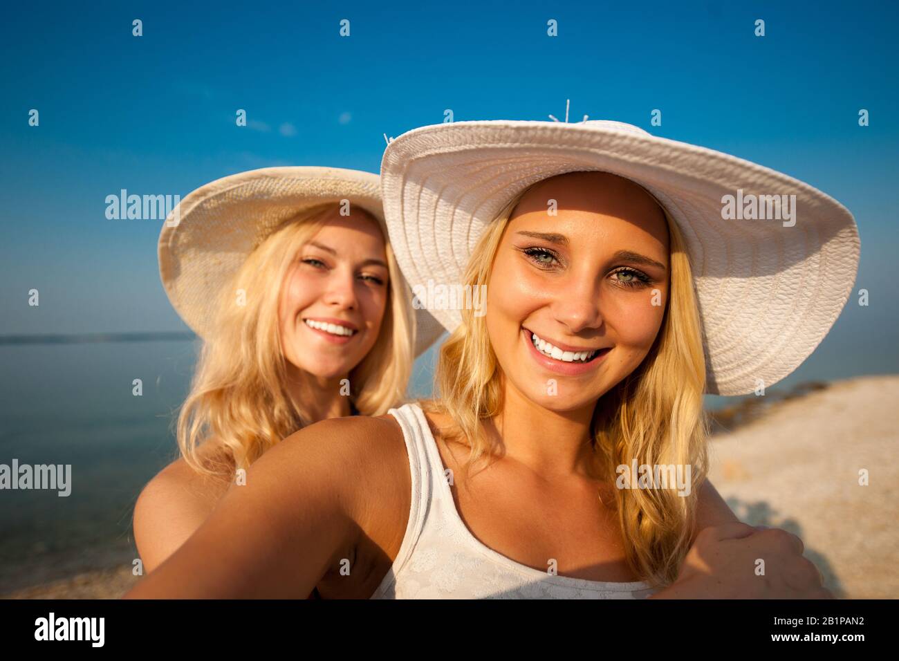 Two girls funny selfie hi-res stock photography and images - Alamy