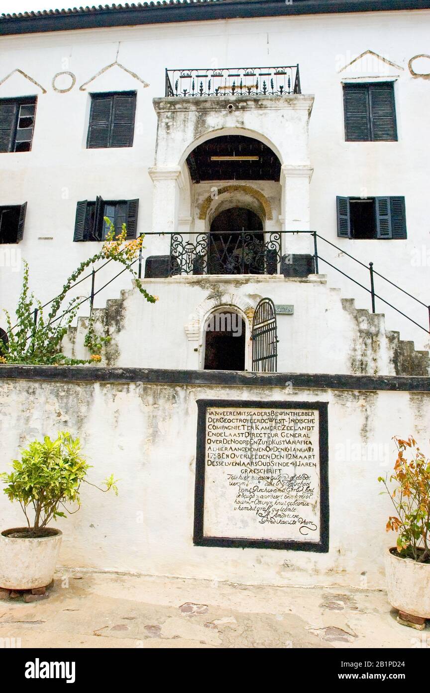 Elmina castle view beach hi-res stock photography and images - Alamy