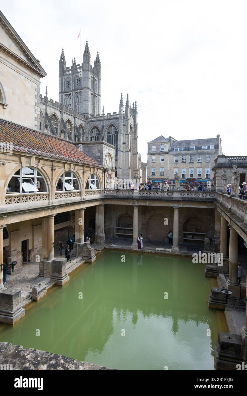 Roman bird bath hi-res stock photography and images - Alamy