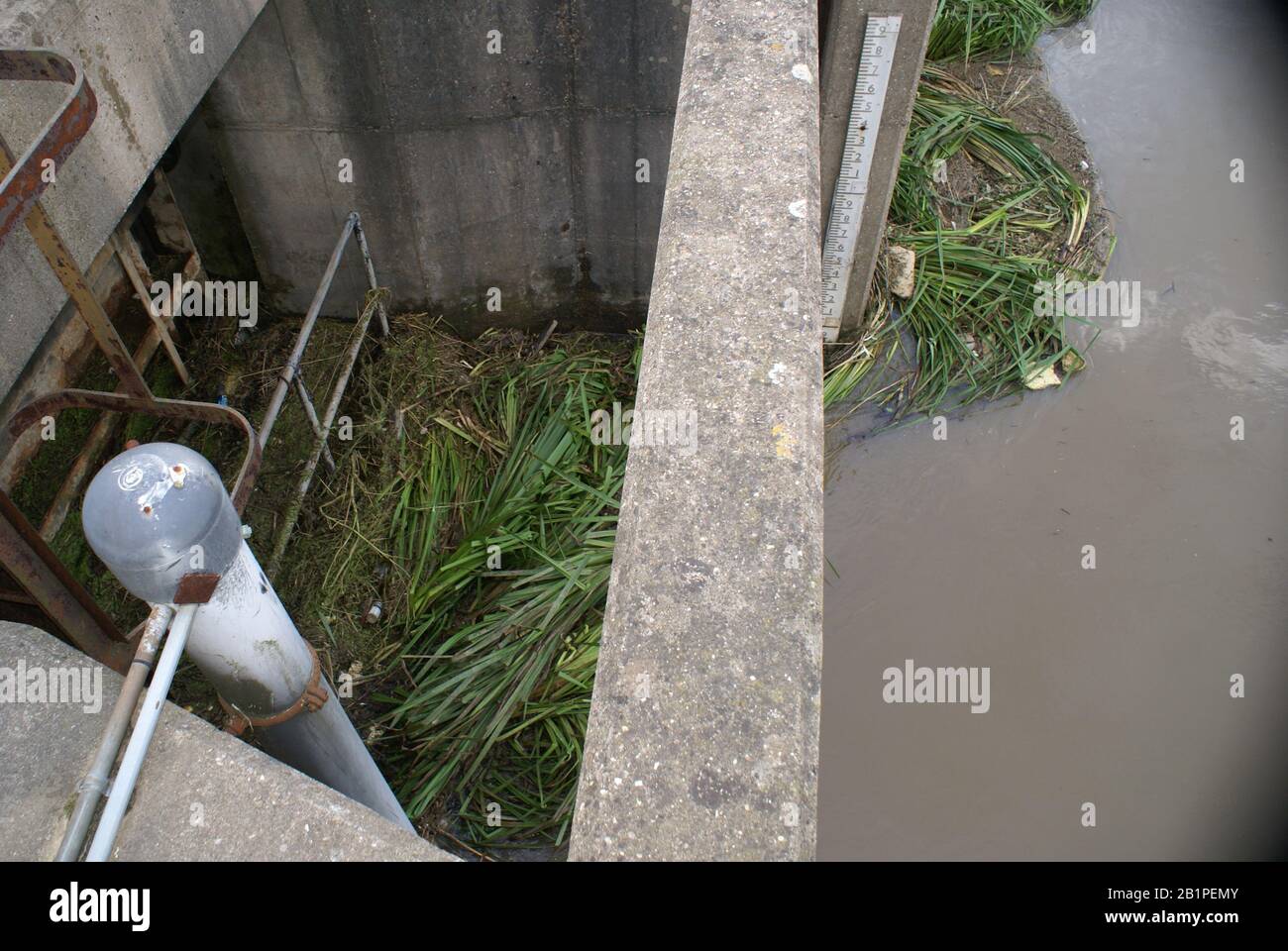 Flooded gates hi-res stock photography and images - Alamy