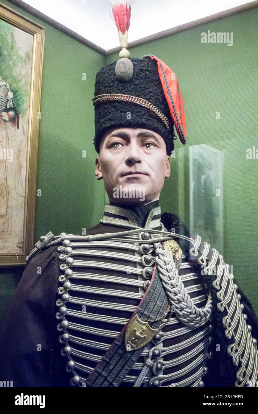 Musée de l'Emperi,Salon-de-Provence : Officier du 2ème Régiment de ...