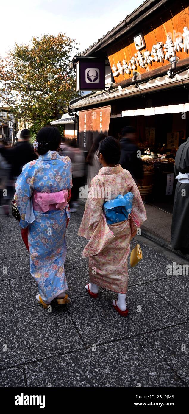 Rental kimonos hi-res stock photography and images - Alamy