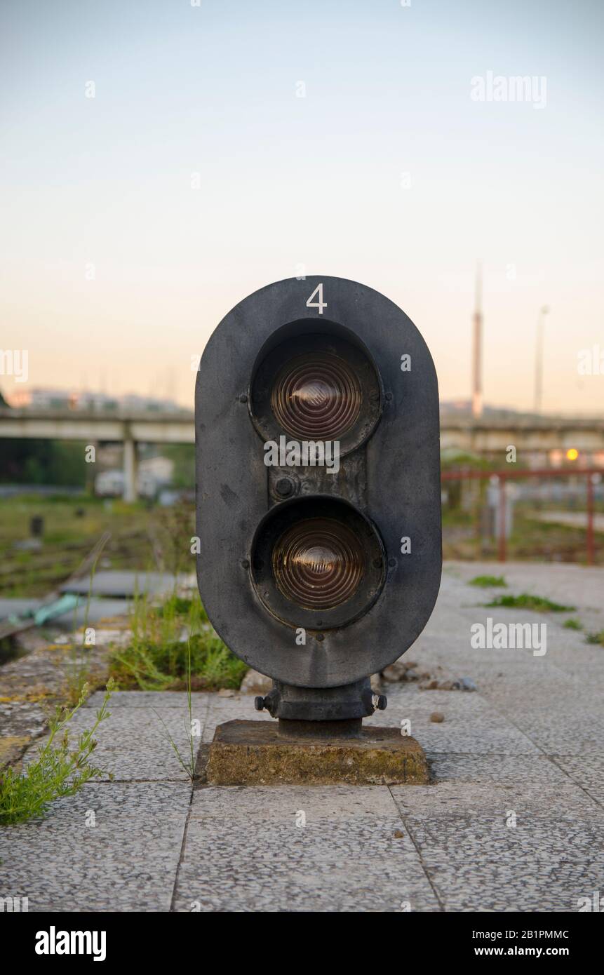 Overhead subway tracks hi-res stock photography and images - Alamy