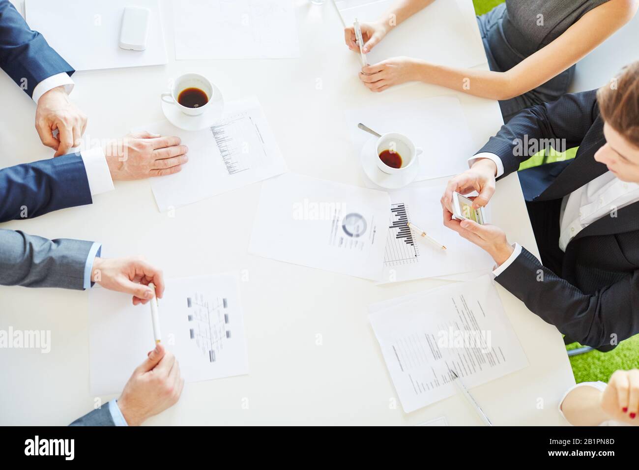 Busy hands hi-res stock photography and images - Alamy