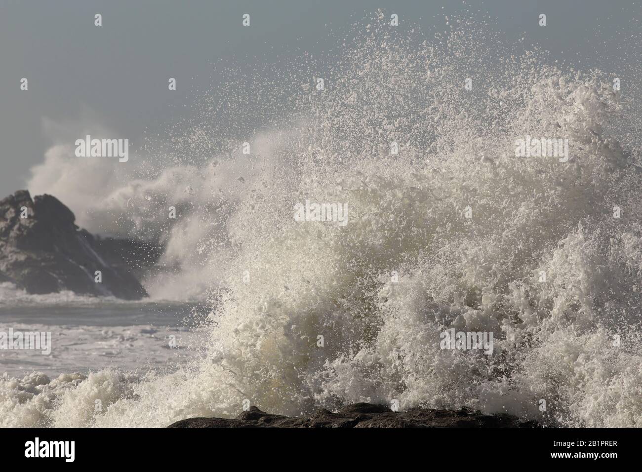 Big sea wave splash close-uo Stock Photo - Alamy