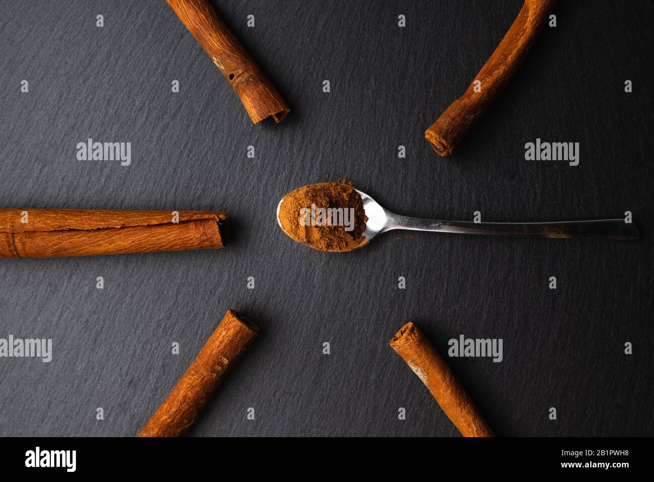 cinnamon spice on a teaspoon Stock Photo - Alamy