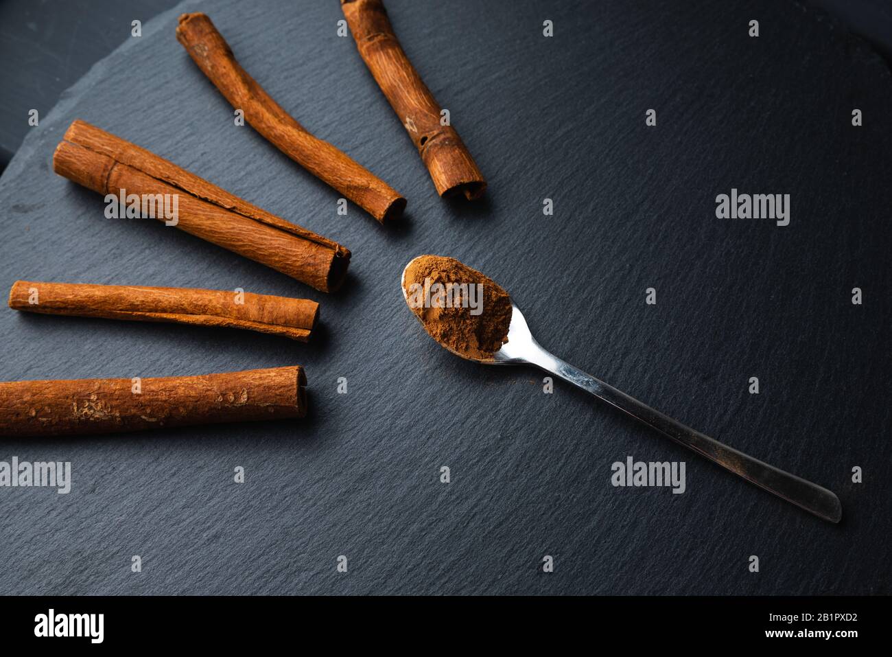 cinnamon spice on a teaspoon Stock Photo - Alamy