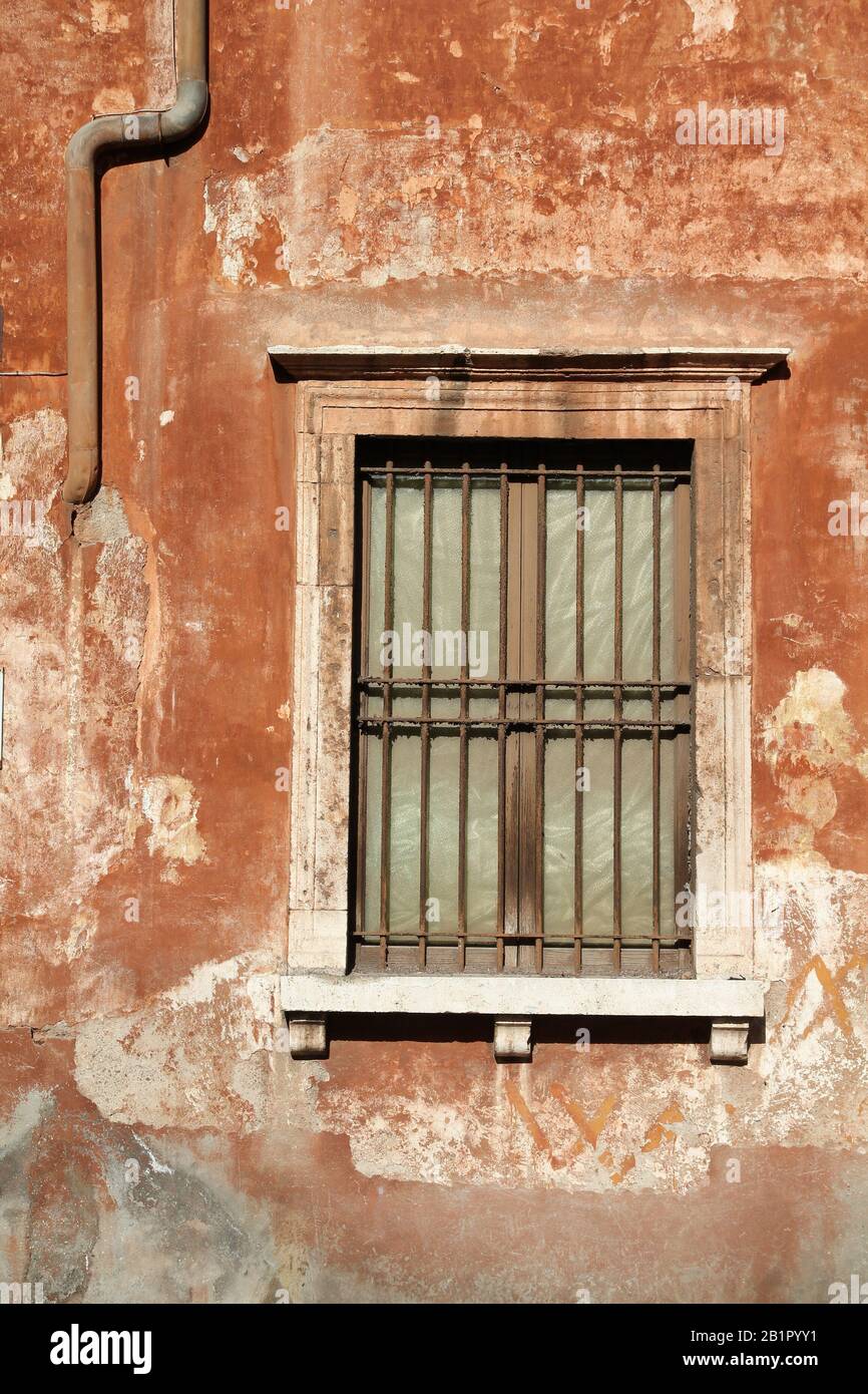 Rome, Italy. Old window, Italian architecture feature Stock Photo - Alamy