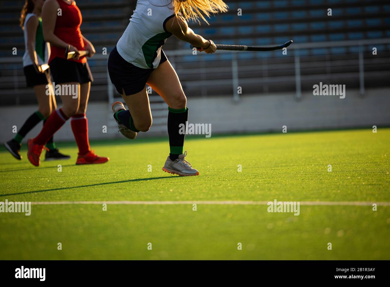 Girl playing field hockey hi-res stock photography and images - Alamy