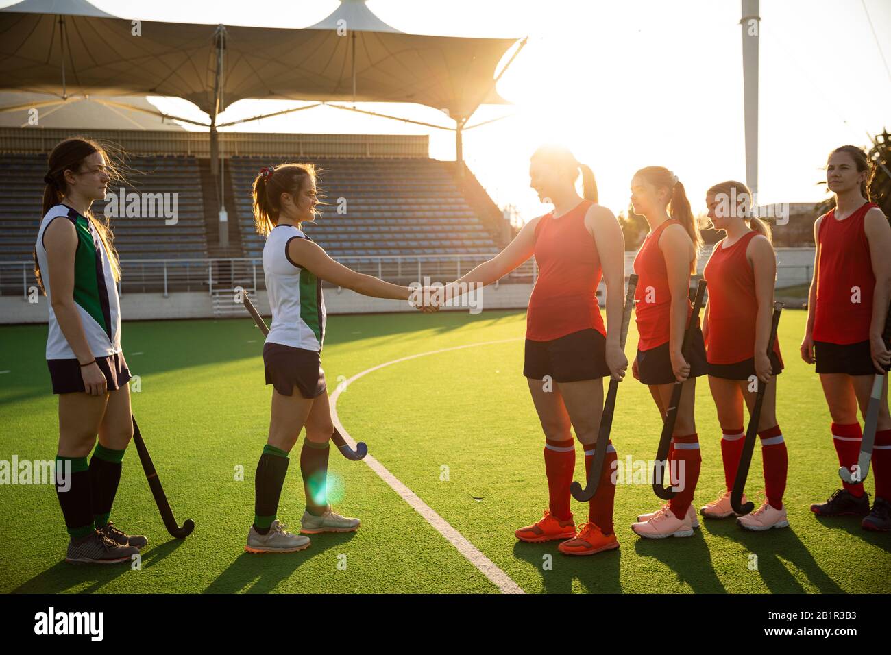 Girl playing field hockey hi-res stock photography and images - Alamy