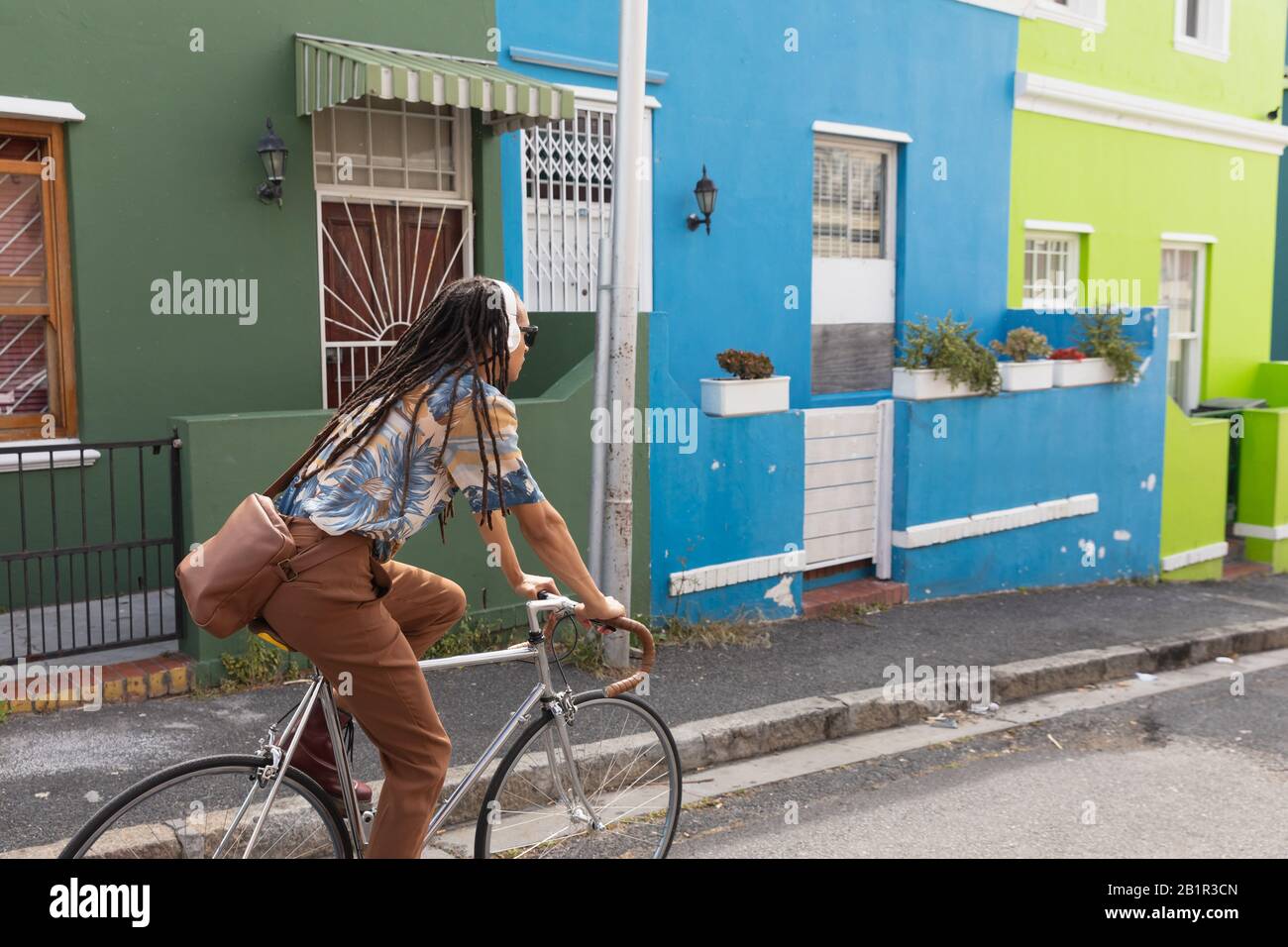 Man biking hi-res stock photography and images - Alamy