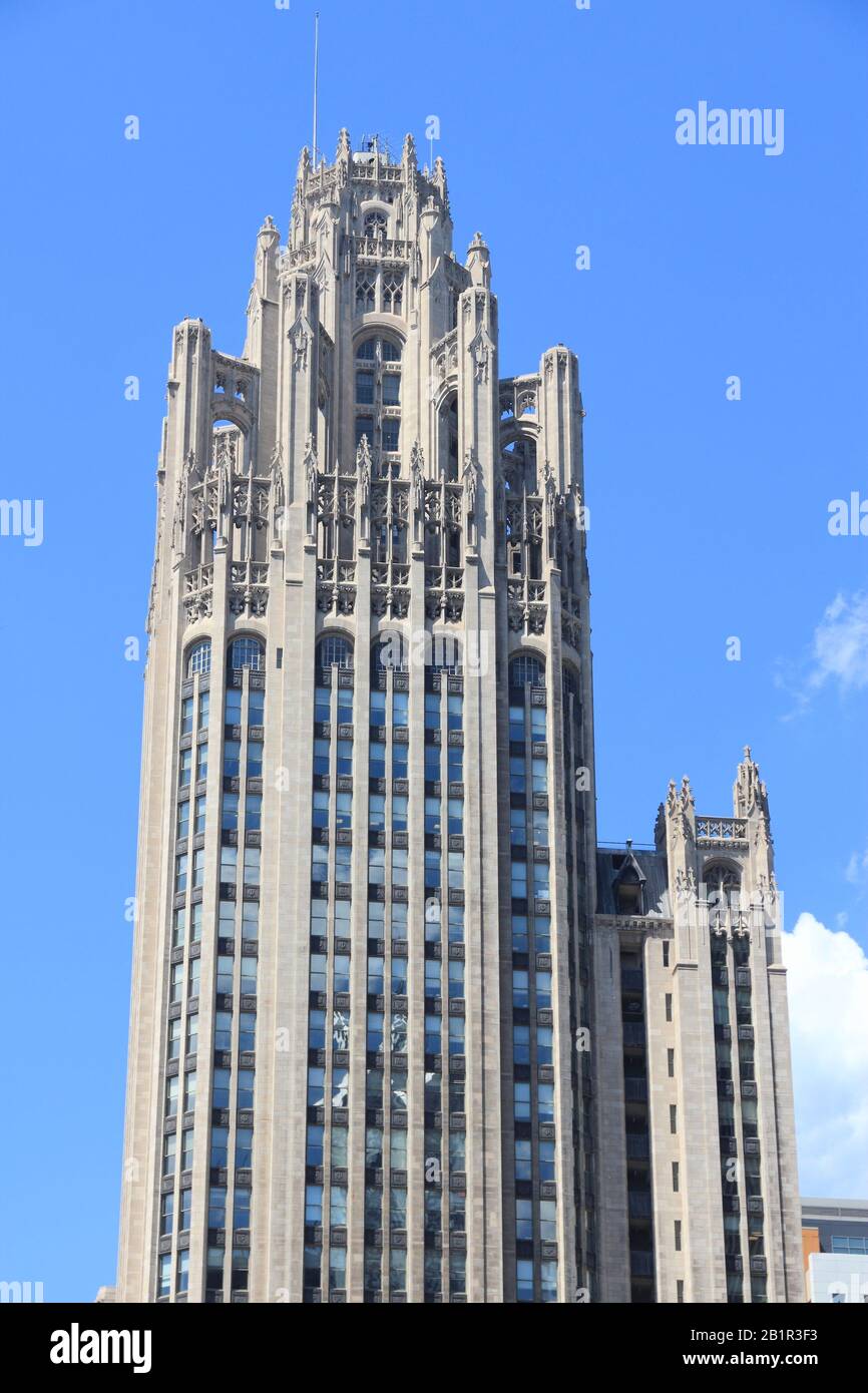 CHICAGO, USA - JUNE 27, 2013: Tribune Tower neo-gothic skyscraper in ...