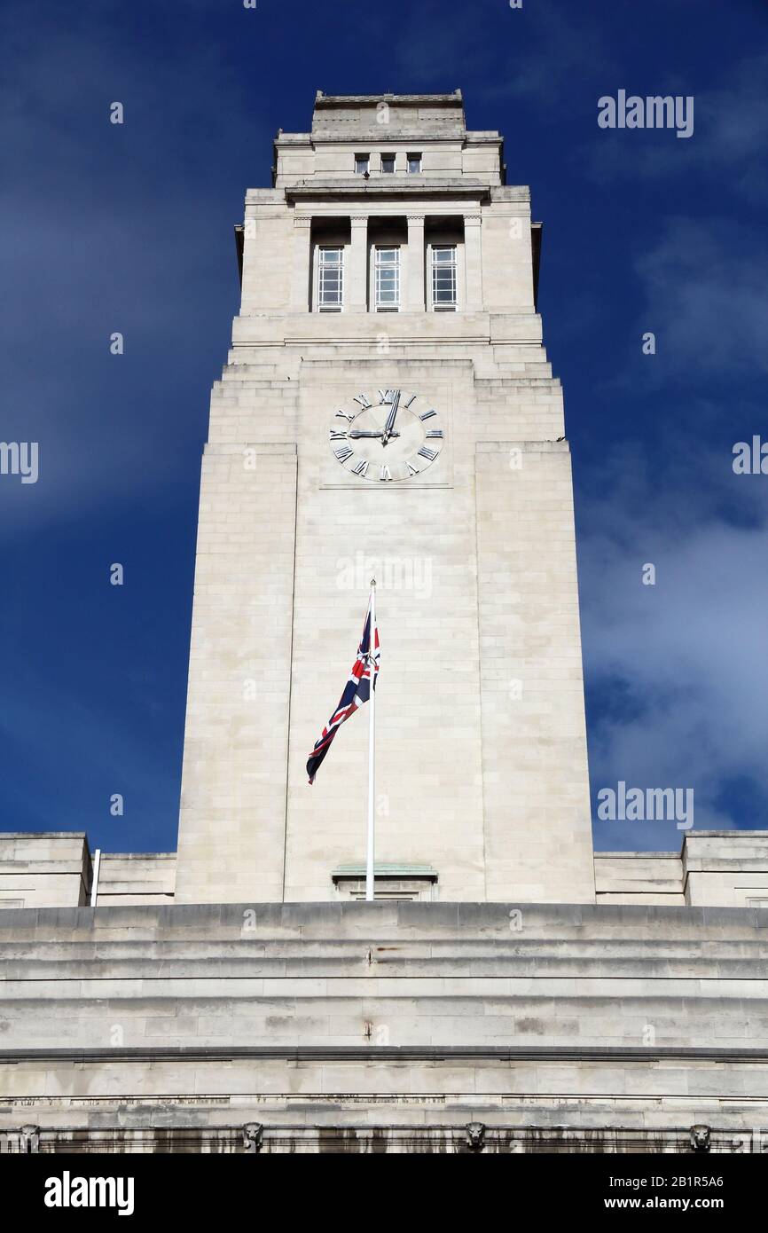 Leeds city, UK. Parkinson Building of the University of Leeds Stock ...