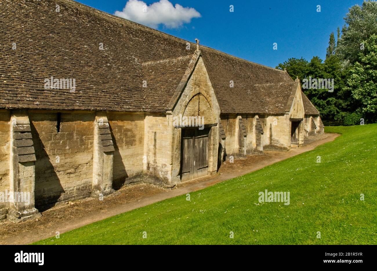 14th century tithe barn hi-res stock photography and images - Alamy