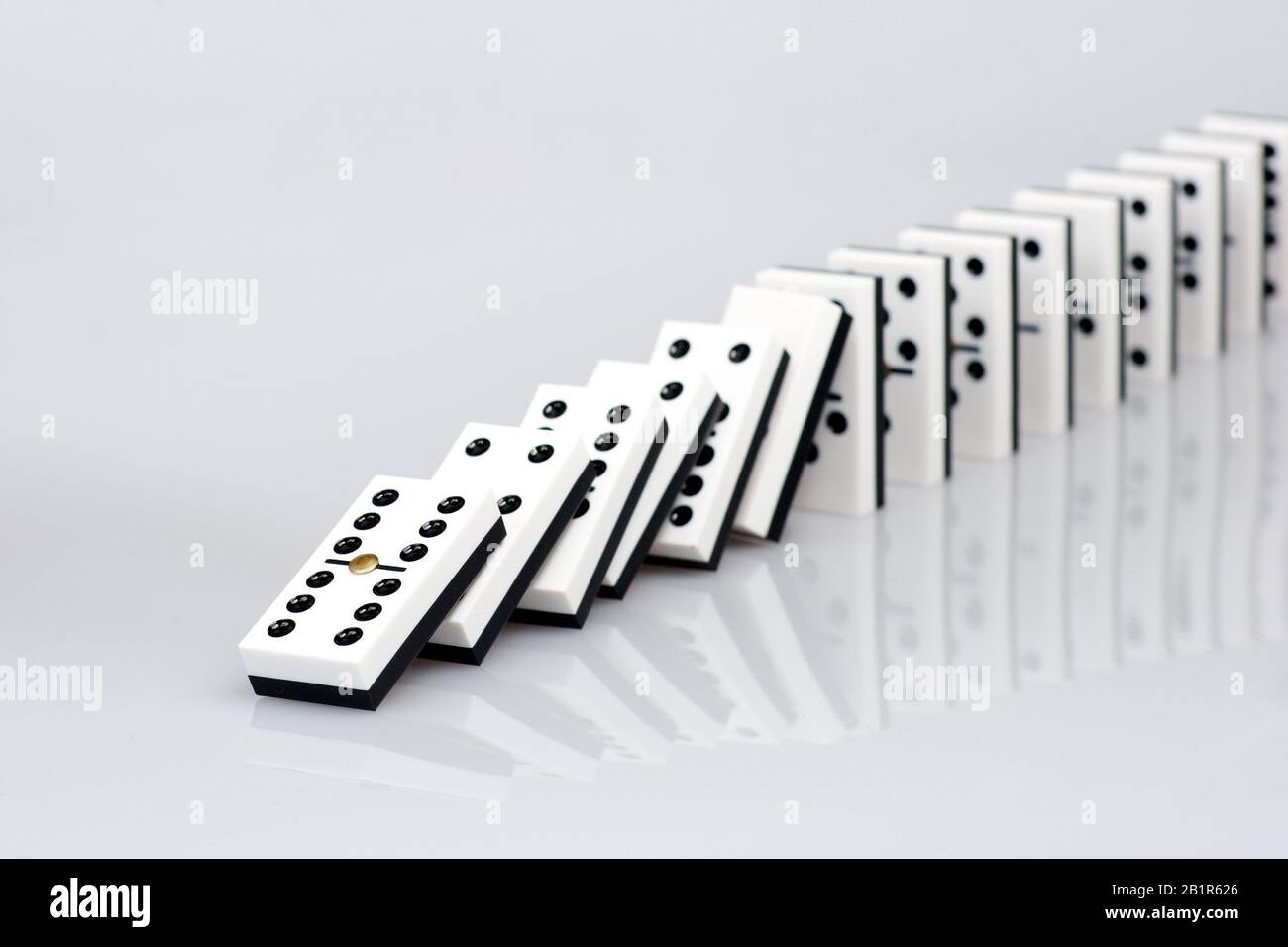 Dominos falling hi-res stock photography and images - Alamy