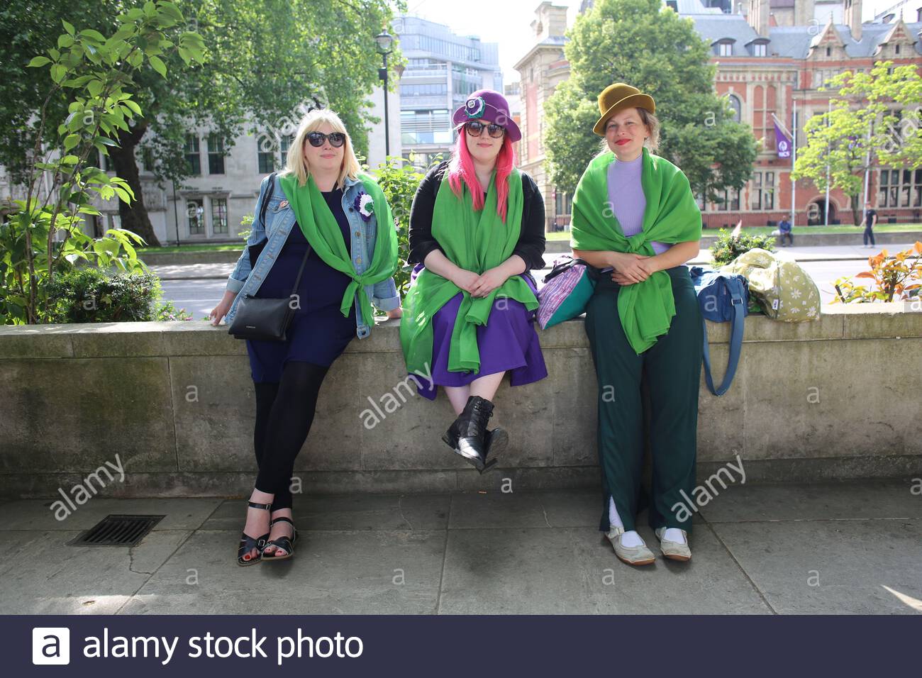 Womans voice vote hi-res stock photography and images - Alamy