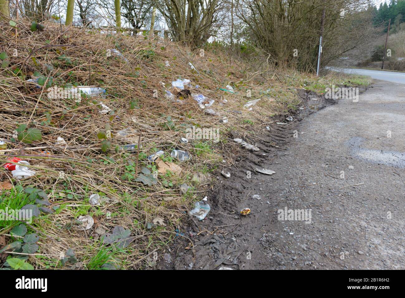 Roadside litter hi-res stock photography and images - Alamy
