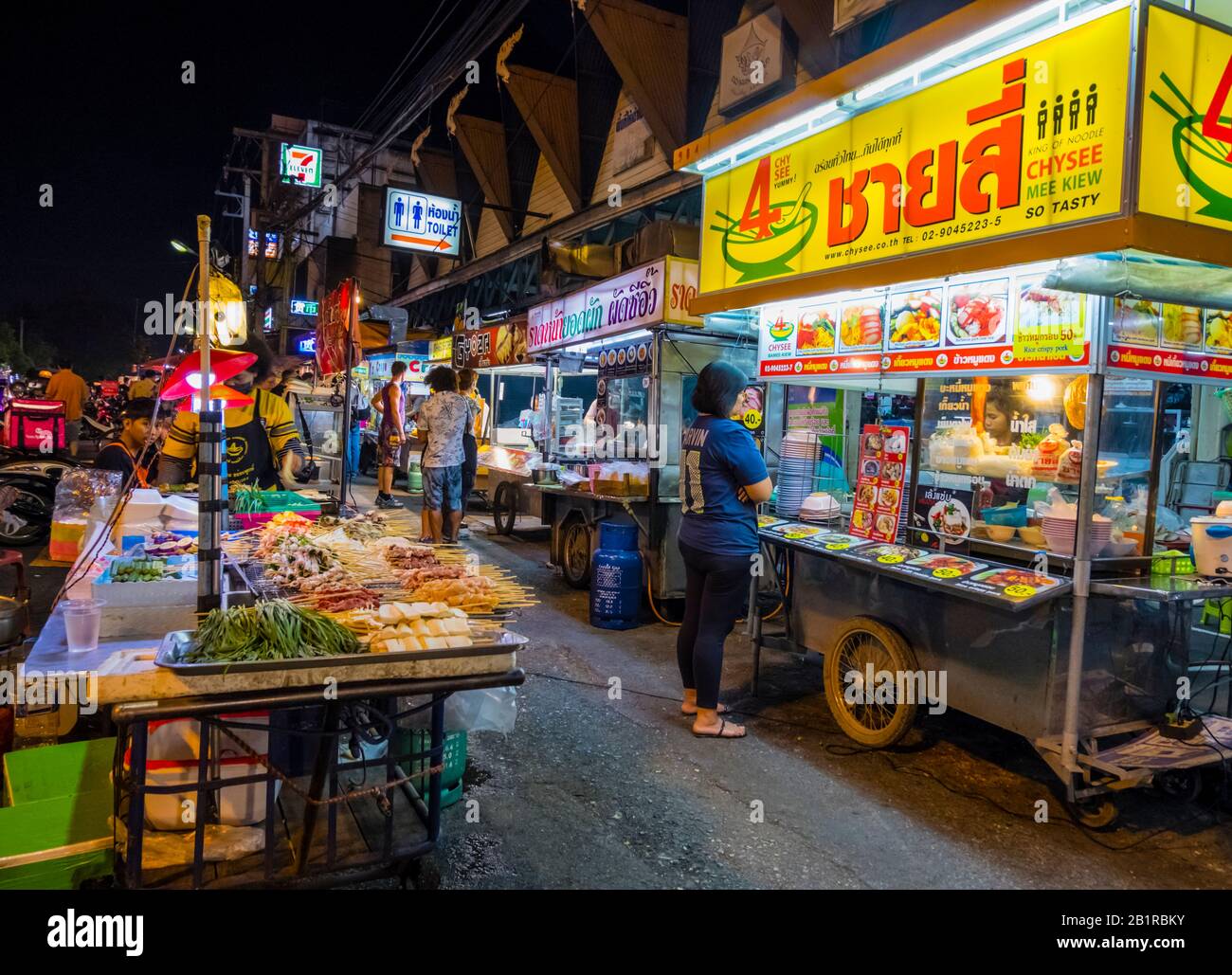 View market outside gate hi-res stock photography and images - Alamy
