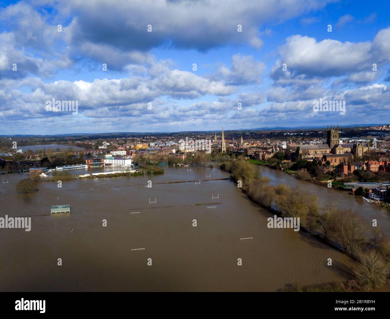 Flood water surrounds worcester city centre hi-res stock photography ...