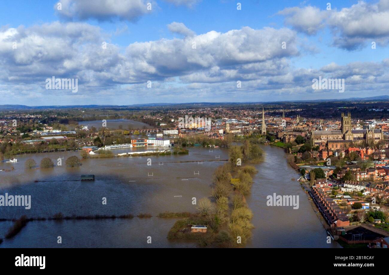Flood water surrounds worcester city centre hi-res stock photography ...